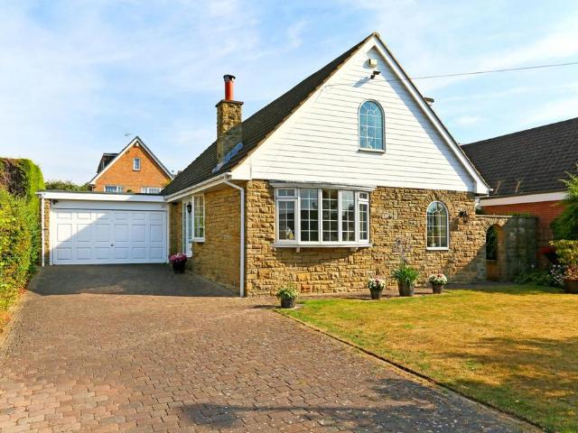 4 bedroom detached bungalow for sale