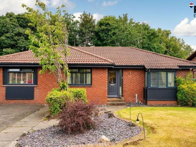 4 bedroom detached bungalow for sale