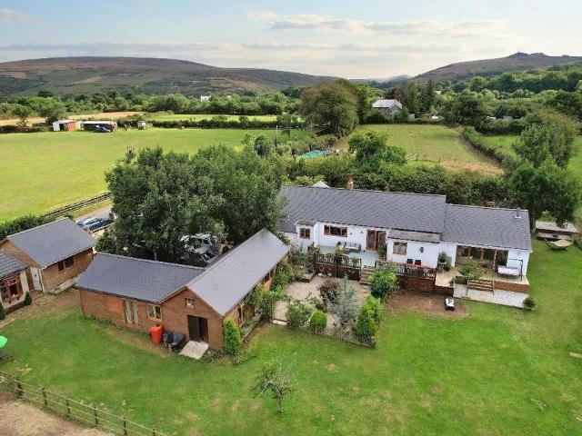 4 bedroom detached bungalow for sale