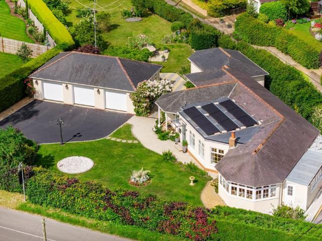 4 bedroom detached bungalow for sale