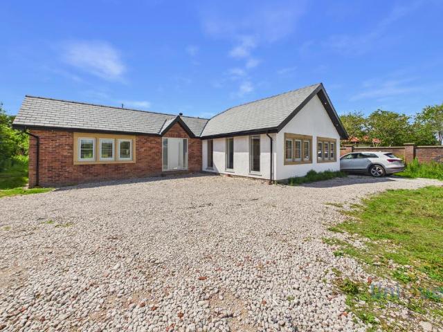 4 bedroom detached bungalow for sale