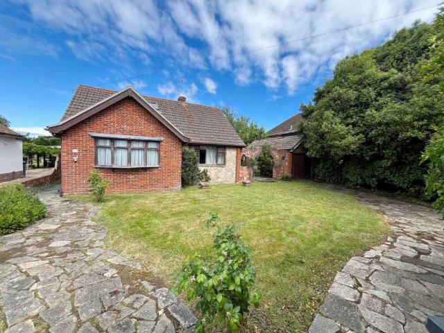 4 bedroom detached bungalow for sale