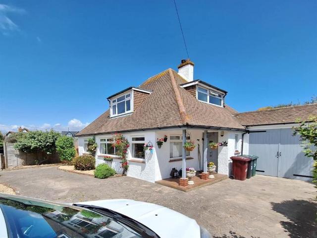 4 bedroom detached bungalow for sale