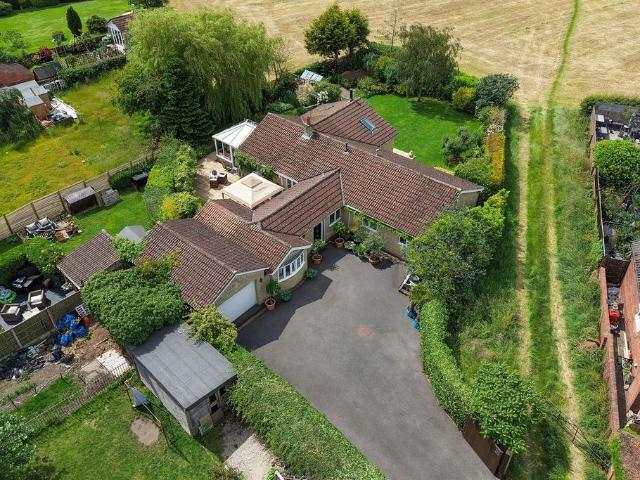 4 bedroom detached bungalow for sale