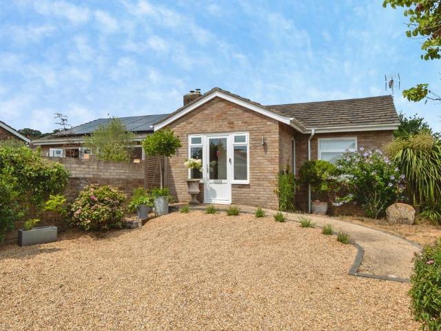 4 bedroom detached bungalow for sale
