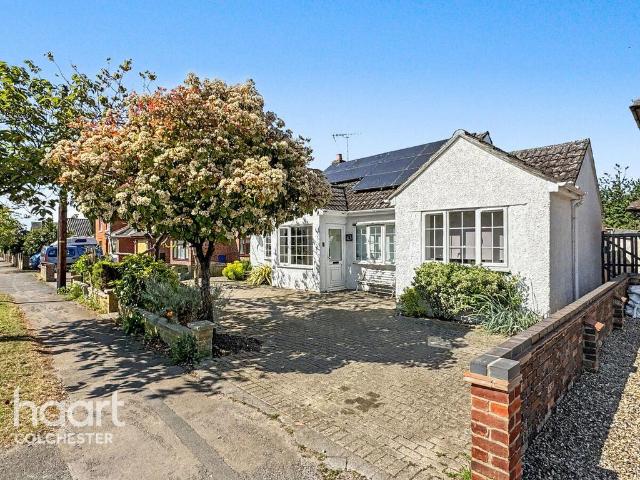 4 bedroom detached bungalow for sale