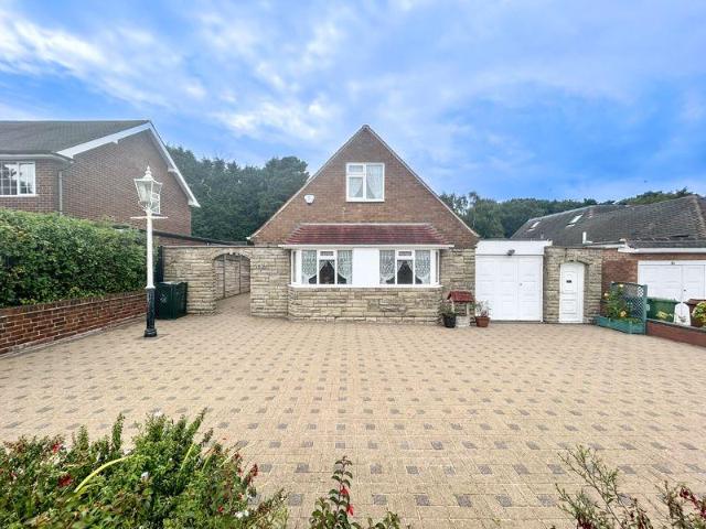 4 bedroom detached bungalow for sale
