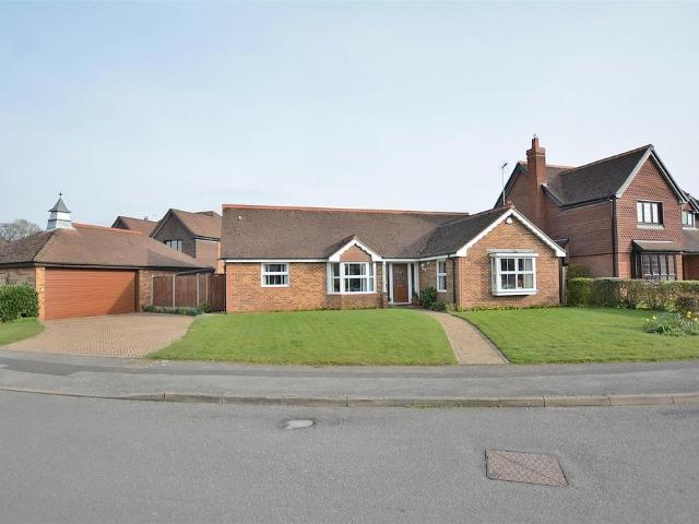 4 bedroom detached bungalow for sale