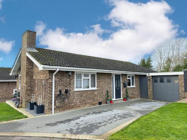 4 bedroom detached bungalow for sale