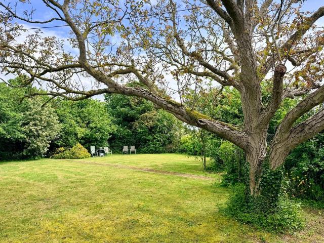 4 bedroom detached bungalow for sale