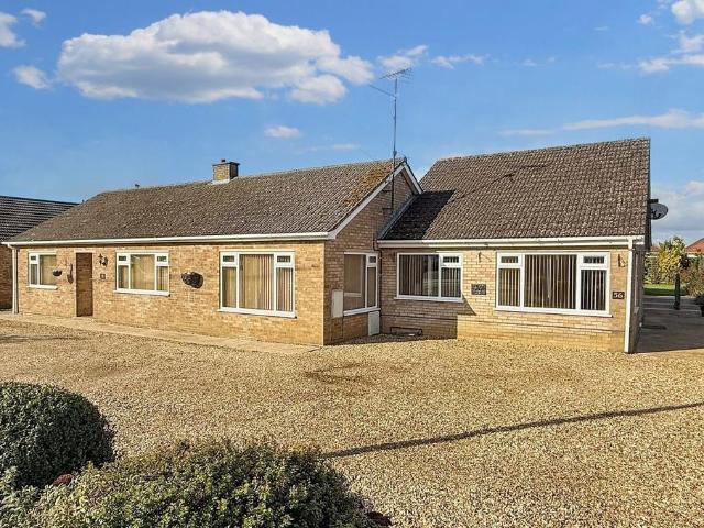 4 bedroom detached bungalow for sale