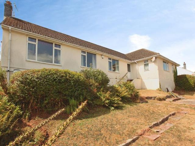 4 bedroom detached bungalow for sale