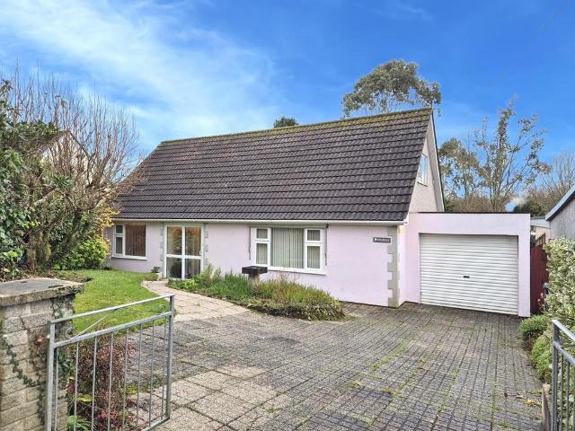 4 bedroom detached bungalow for sale