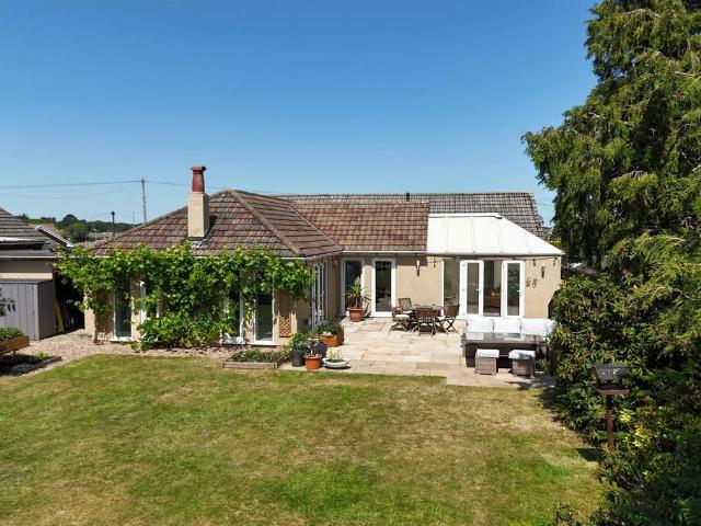 4 bedroom detached bungalow for sale