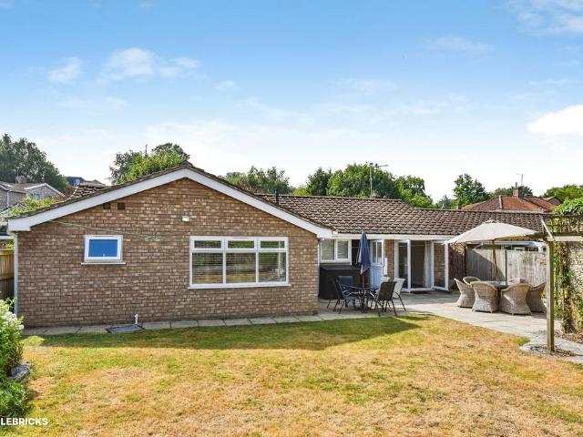 4 bedroom detached bungalow for sale