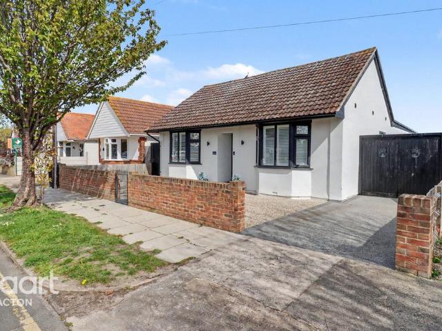 4 bedroom detached bungalow for sale