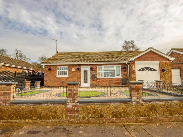 4 bedroom detached bungalow for sale