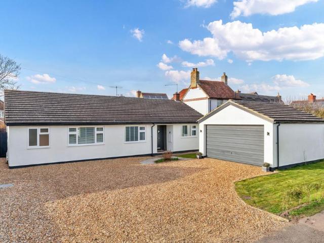 4 bedroom detached bungalow for sale