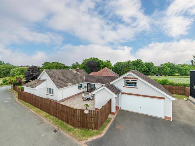 4 bedroom detached bungalow for sale
