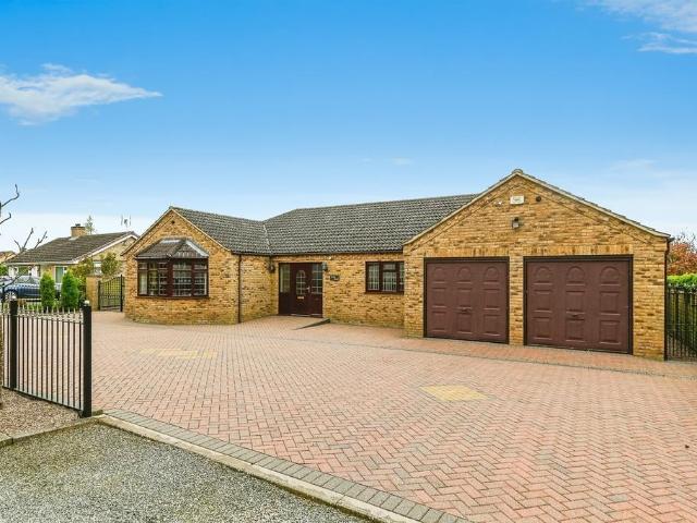 4 bedroom detached bungalow for sale
