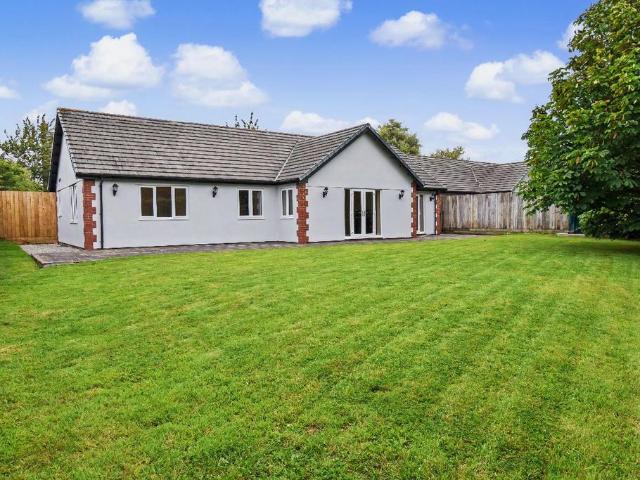 4 bedroom detached bungalow for sale