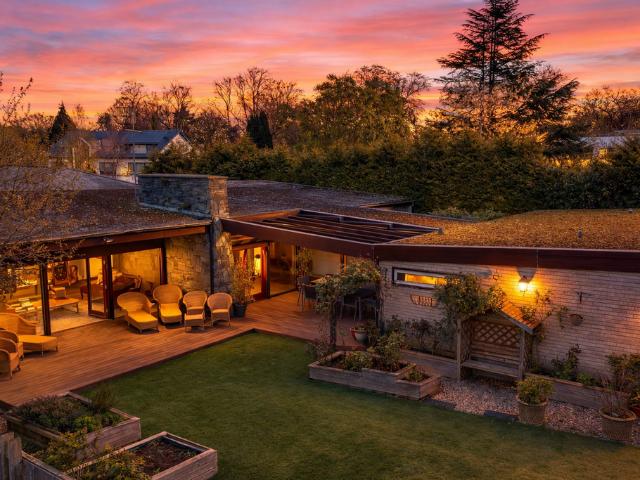 4 bedroom detached bungalow for sale