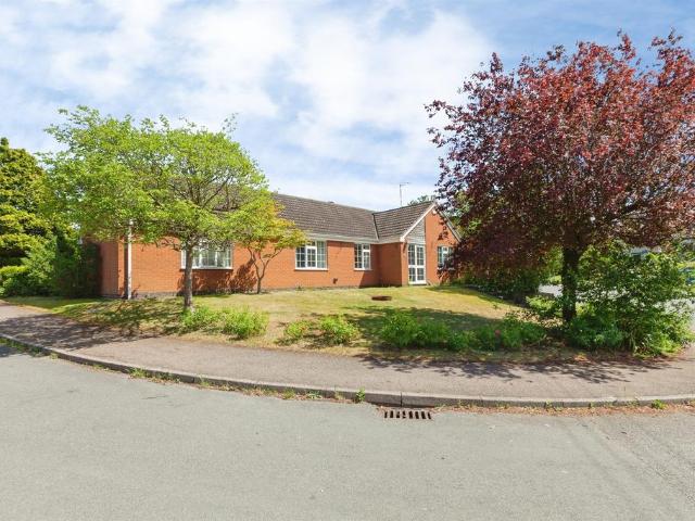 4 bedroom detached bungalow for sale