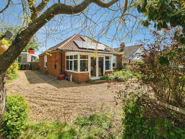 4 bedroom detached bungalow for sale