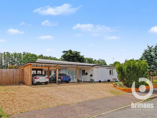 4 bedroom detached bungalow for sale
