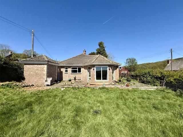 4 bedroom detached bungalow for sale