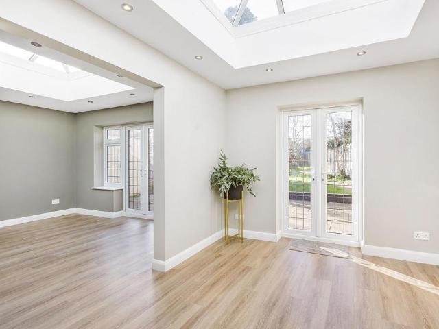 4 bedroom detached bungalow for sale