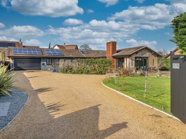 4 bedroom detached bungalow for sale