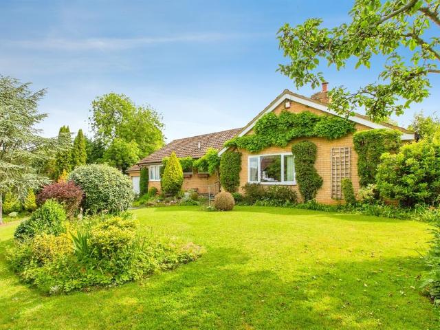 4 bedroom detached bungalow for sale