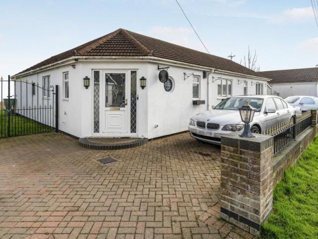 4 bedroom detached bungalow for sale