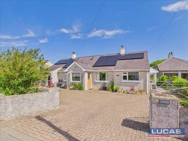 4 bedroom detached bungalow for sale