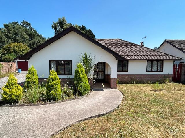 4 bedroom detached bungalow for sale