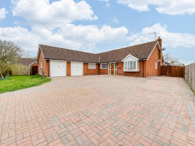 4 bedroom detached bungalow for sale