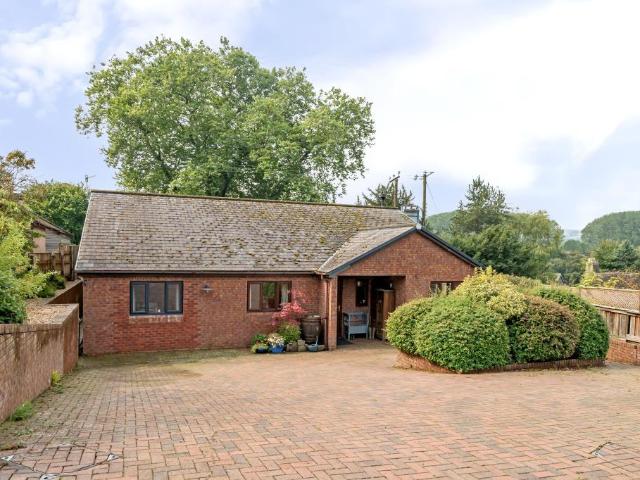 4 bedroom detached bungalow for sale