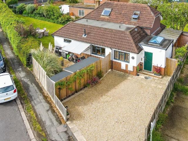 4 bedroom detached bungalow for sale
