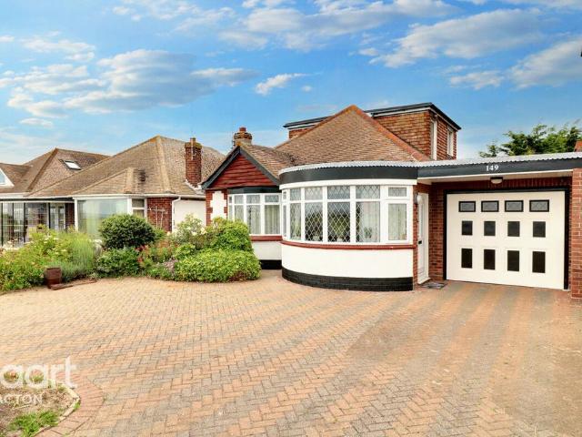 4 bedroom detached bungalow for sale