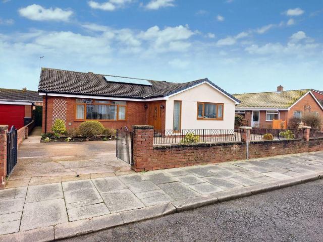 4 bedroom detached bungalow for sale