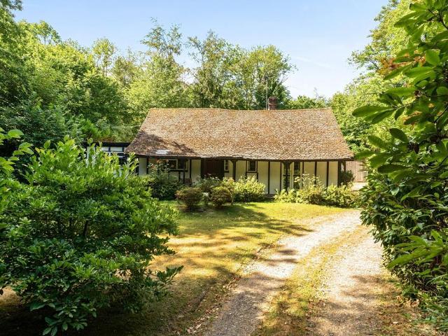 4 bedroom detached bungalow for sale