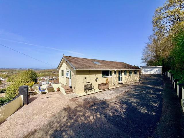 4 bedroom detached bungalow for sale