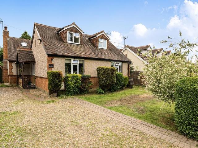 4 bedroom detached bungalow for sale
