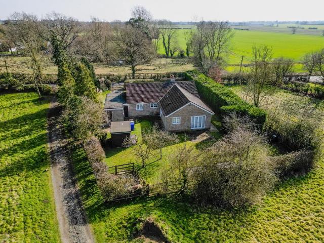 4 bedroom detached bungalow for sale