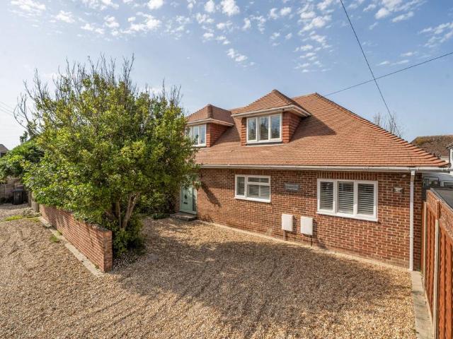 4 bedroom detached bungalow for sale
