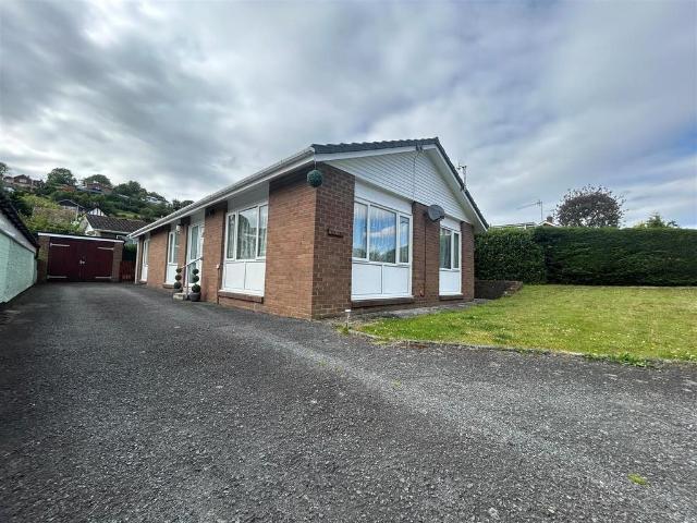 4 bedroom detached bungalow for sale