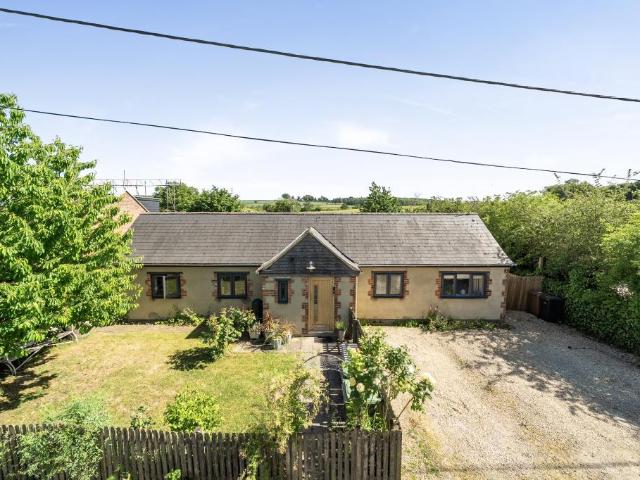 4 bedroom detached bungalow for sale