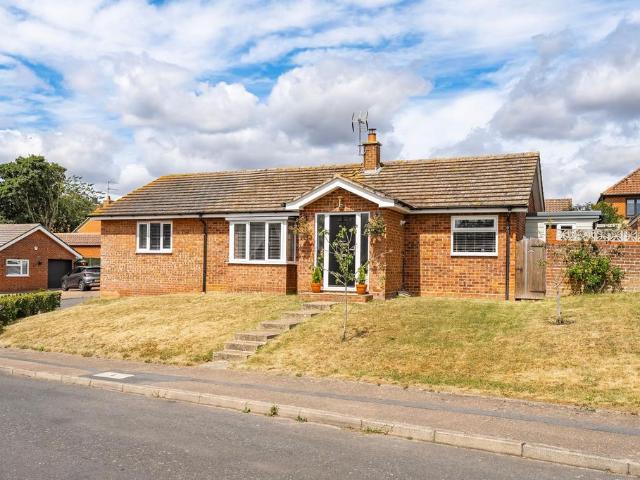 4 bedroom detached bungalow for sale