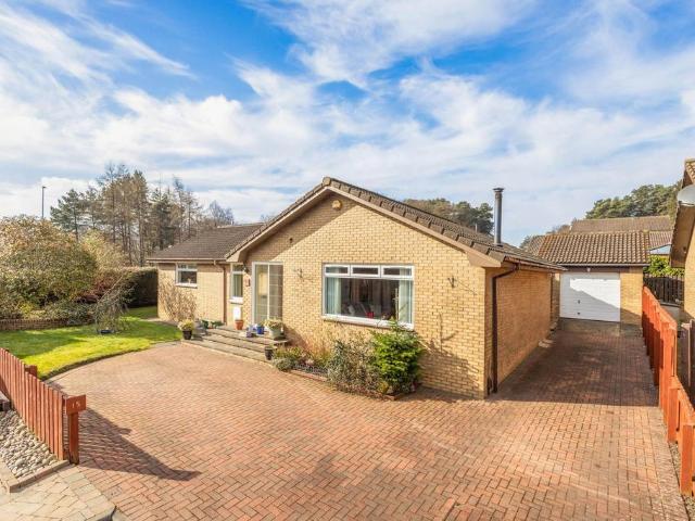 4 bedroom detached bungalow for sale